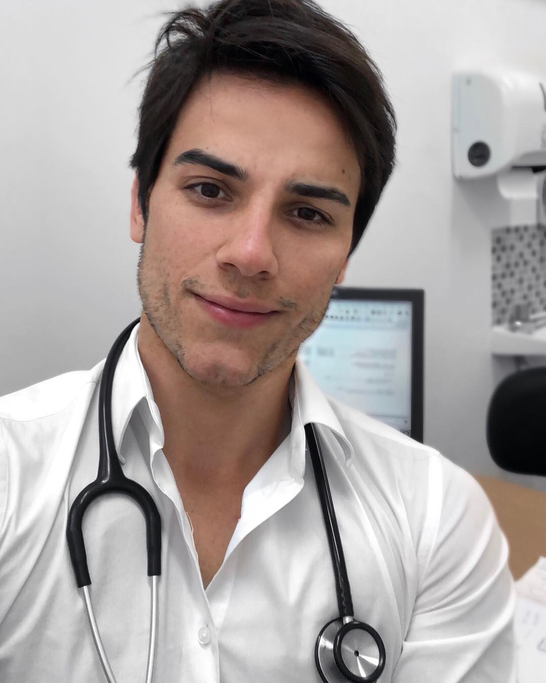 10+ Most Handsome Looking Doctors You Wouldn't Mind Getting Examined From!